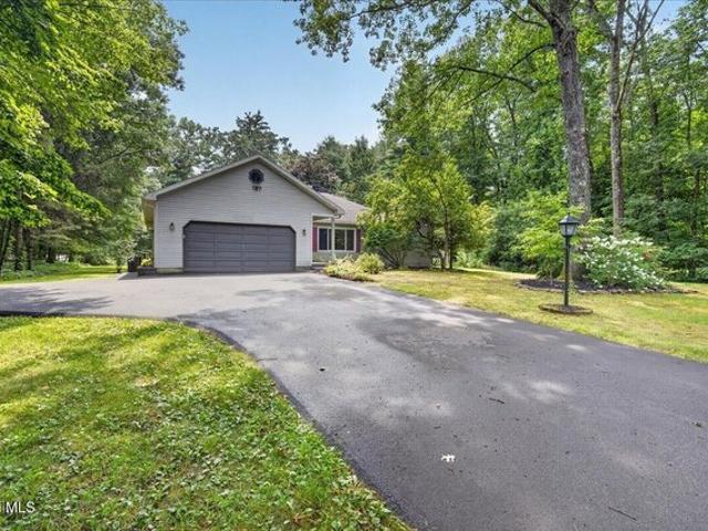 21 Knollwood Dr, Saratoga Springs, NY 12866