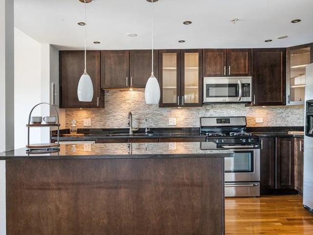21 Kristin Dr, Schaumburg, IL 60195