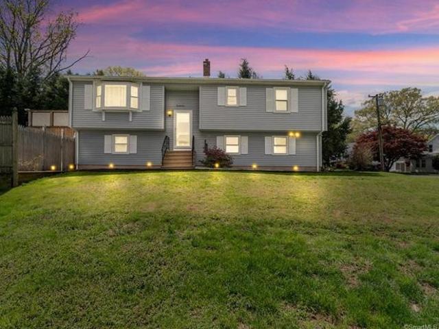 21 Lancaster St, Watertown, CT 06779