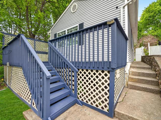 21 Lakeview Drive
