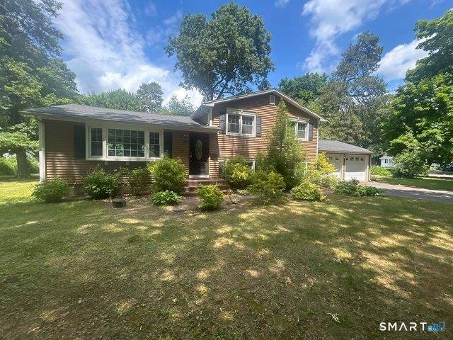 21 Larson Dr, North Haven, CT 06473