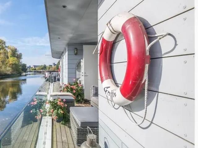 21 Layton Road, London, TW8 0QJ, United Kingdom | 3 bed townhouse for rent #136606422 | Rentberry