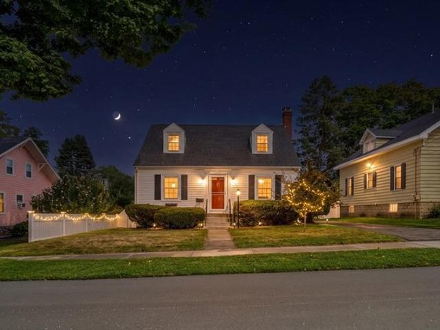 21 Leroy Ave, Haverhill, MA 01835
