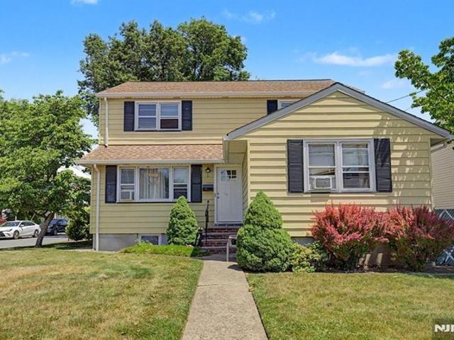 21 Lexington Ave, Wallington, NJ 07057
