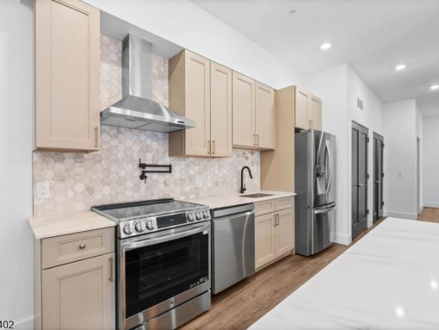 21 Lincoln Park, Unit 203, Newark, NJ 07102 | MLS #4017