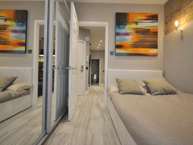 21 Linden Gardens, Notting Hill, London W2, 1 bed flat to rent, £3,445 pcm | PrimeLocation