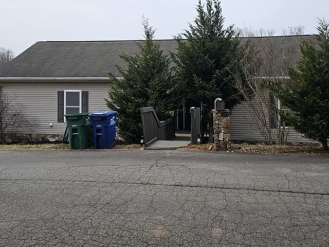 21 Little Oak Rd, Leicester, NC 28748