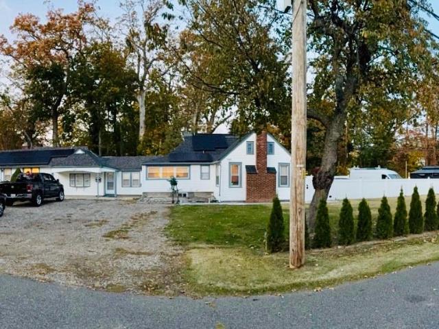 21 Locust Avenue