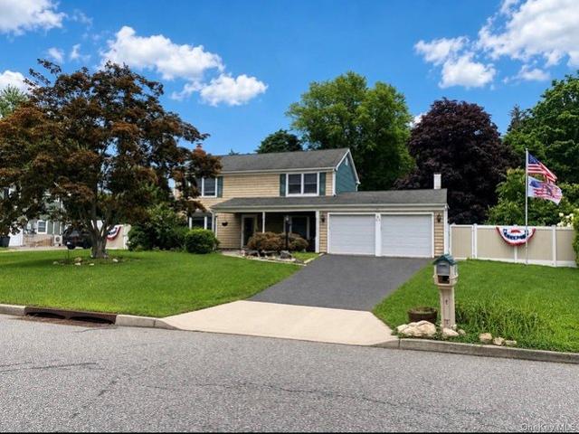 21 Manchester Ln, Stony Brook, NY 11790