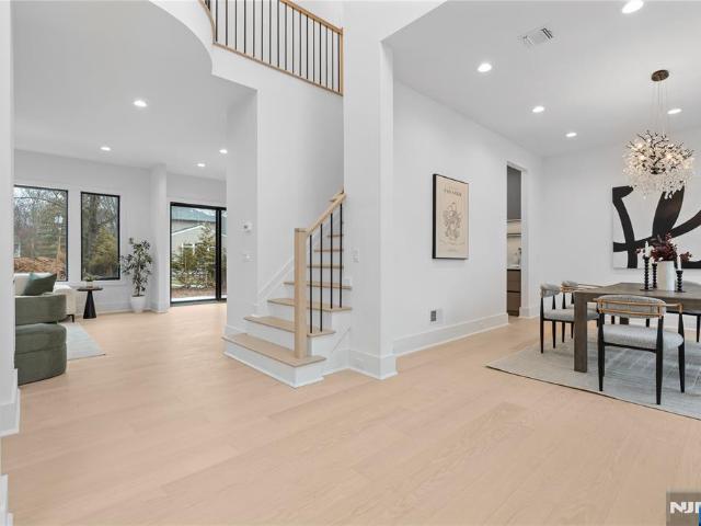 21 Manor Ct, Glen Rock, NJ 07452 | MLS #26007 | Compass