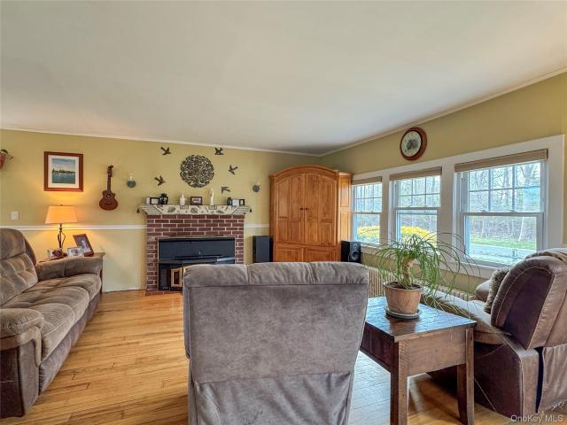 21 Maple Avenue