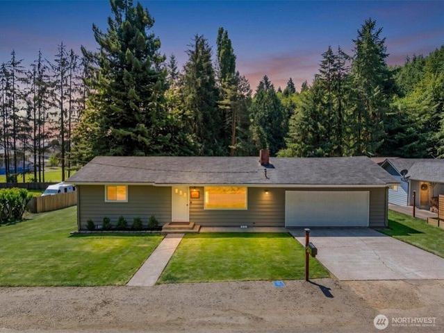 21 Maple Leaf St, Raymond, WA 98577