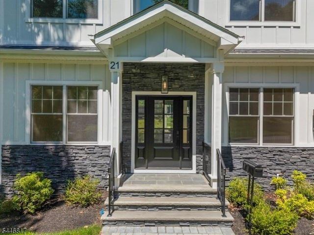 21 Maplewood Dr, Livingston, NJ 07039