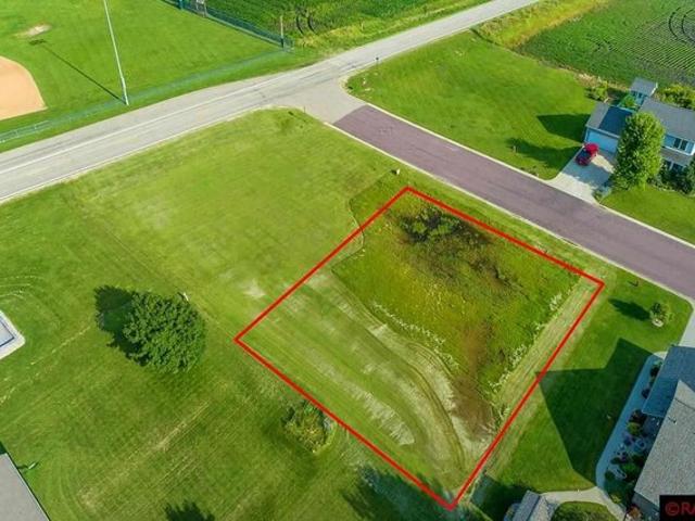 21 Marples Ave, Minnesota Lake, MN 56068