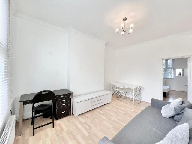 21 Maygrove Road, London NW6 1 bed flat to rent £1,850 pcm £427 pw