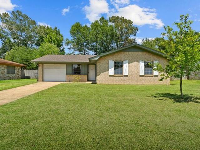 21 N Hermitage Dr, Texarkana, AR 71854