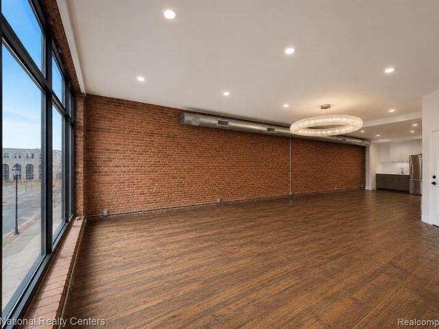 21 N Saginaw Street # 2A
