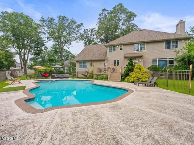 21 Old Queens Ct, Eatontown, NJ 07724