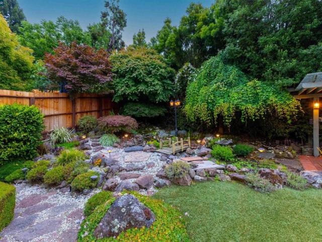 21 Oval Rd