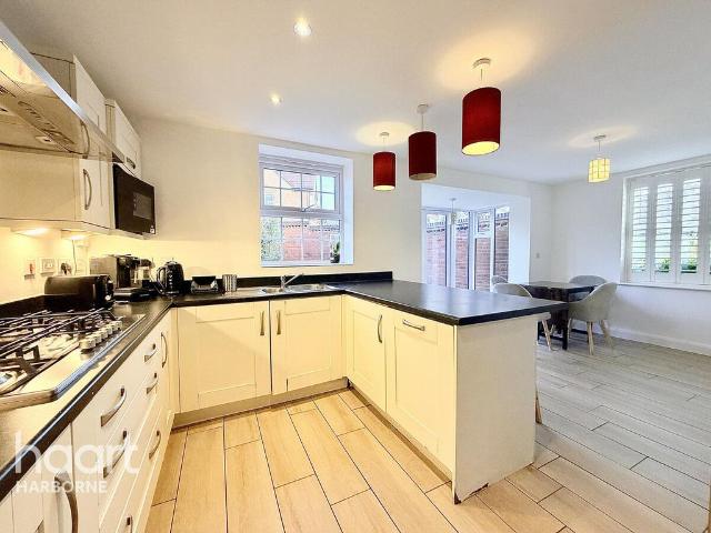 21 Perrott Way, Harborne 4 bed detached house to rent £2,250 pcm £519 pw