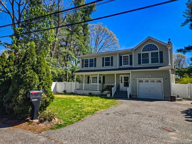21 Pine Cone St, Middle Island, NY 11953
