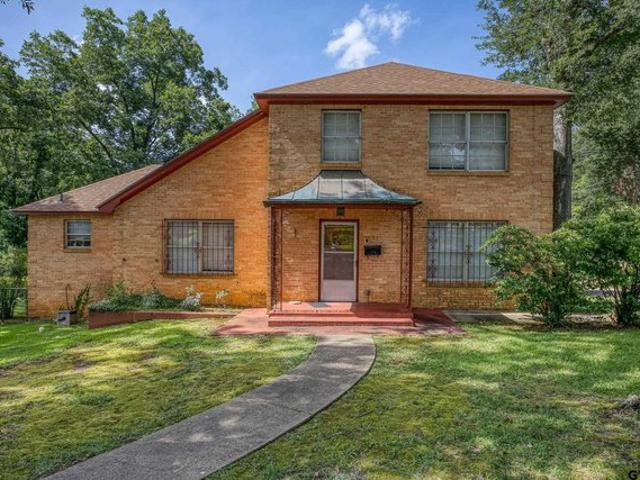 21 Rambling Rd, Palestine, TX 75801