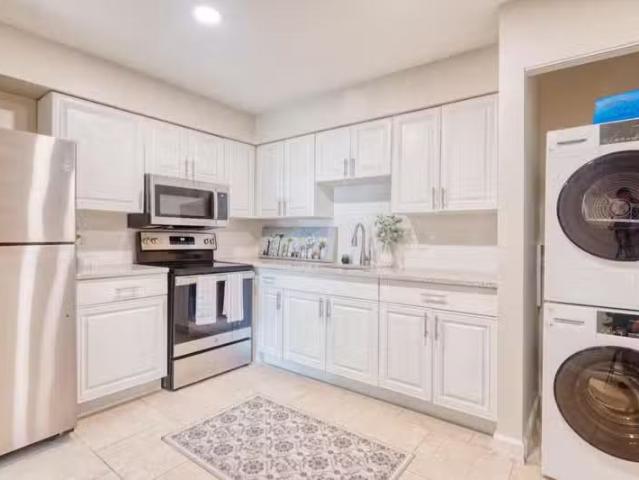 2/1 Renovated lg Rosemere Flats