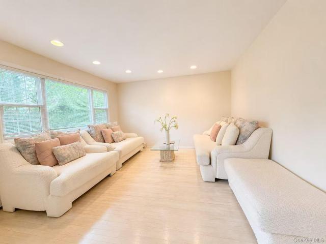 21 Redwood Court