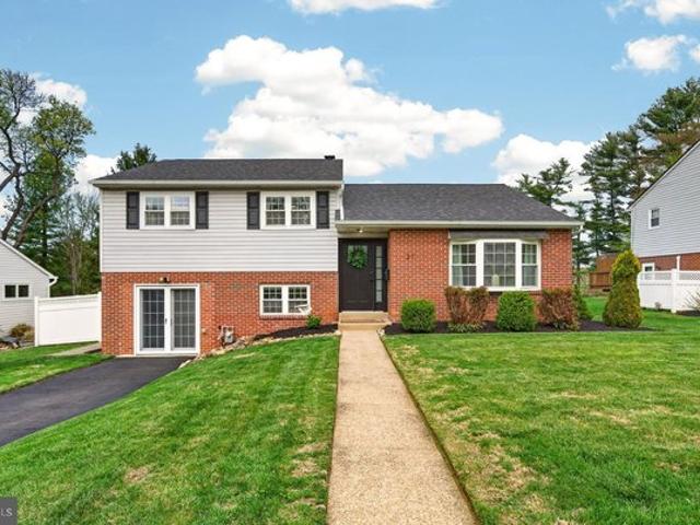 21 Red Oak Rd, Oreland, PA 19075