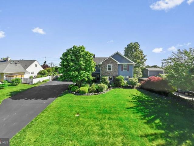 21 Red Rose Dr, Levittown, PA 19056