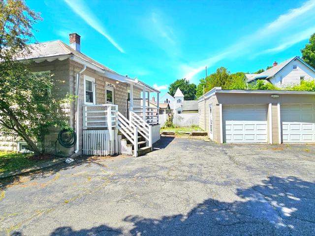 21 River St
