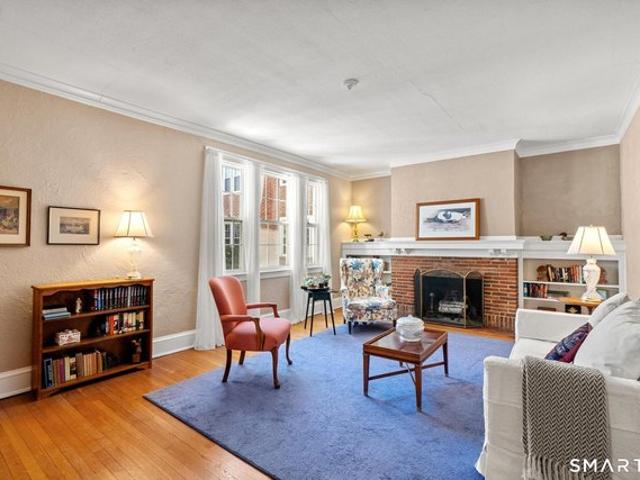 21 Robin Rd Apt A2, West Hartford, CT 06119