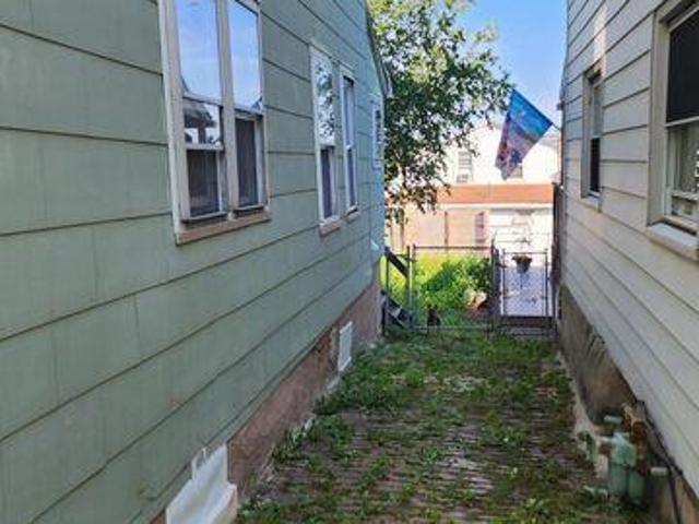 21 Rodgers Avenue