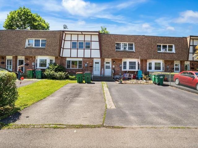 21 Roundtree Ct, Beacon, NY 12508