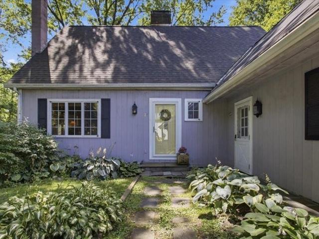 21 Russett Dr, Bennington, VT 05201