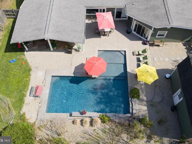 21 S Lakeside Dr W
