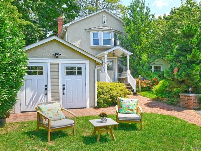 21 S Washington St, Port Washington, NY 11050