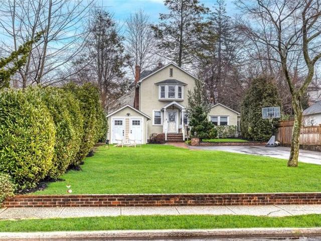 21 S Washington St, Port Washington, NY 11050