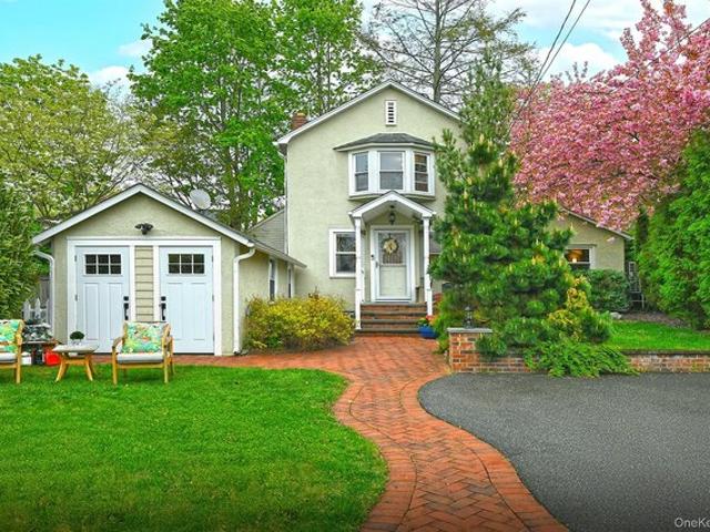 21 S Washington St, Port Washington, NY 11050