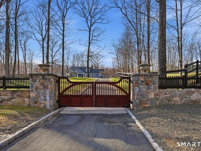 21 Split Rock Rd, Newtown, CT 06470