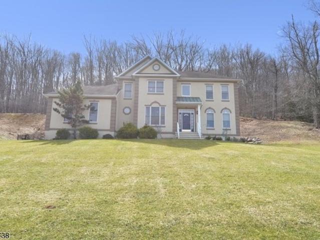 21 Split Rock Rd, North Haledon, NJ 07508