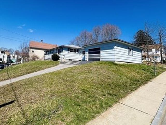 21 Spring St, Webster, MA 01570