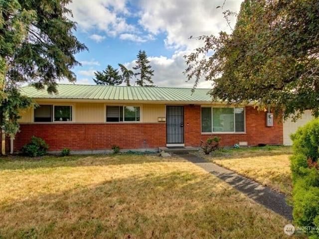 21 SW 8th Ave, Oak Harbor, WA 98277