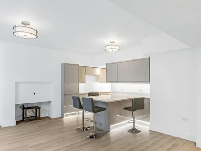 21 Stafford Terrace, London, W8 7BH, United Kingdom | 3 bed apartment for rent #126663243 | Rentberry
