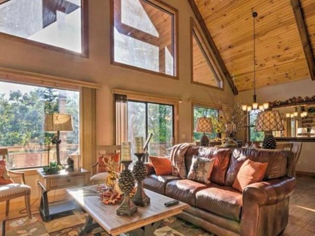 21 Staghorn Pt, Franklin, NC 28734