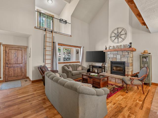 21 Starflower Dr