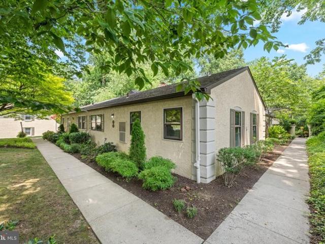21 Summit Dr, Bryn Mawr, PA 19010