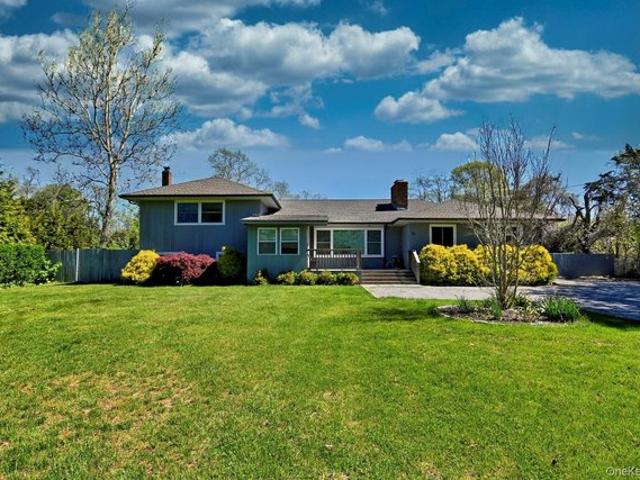 21 Sunset Ave, East Quogue, NY 11942