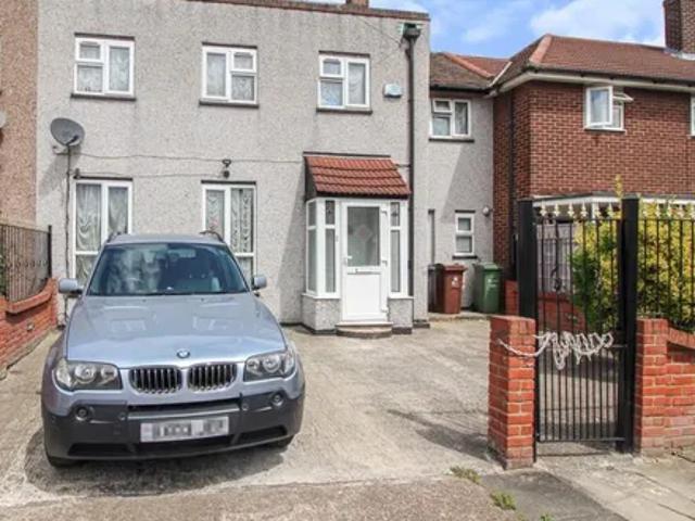 21 Sugden Way, London, IG11 0PH, United Kingdom | Room for rent #137557482 | Rentberry