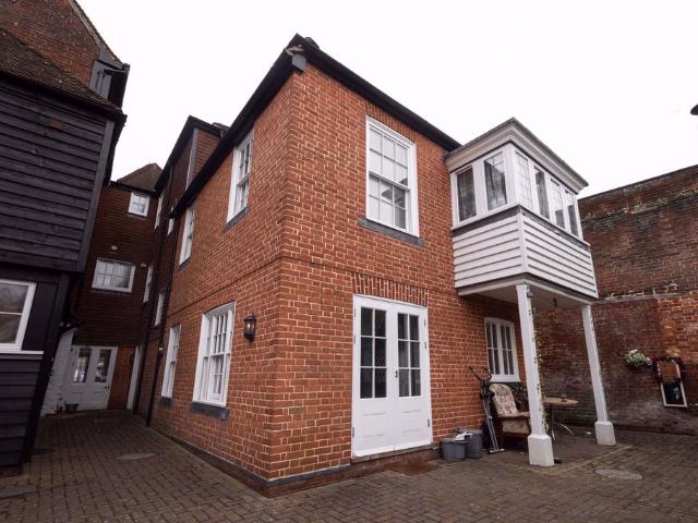 21a Palace Street, Canterbury CT1 1 bed flat to rent £1,079 pcm £249 pw
